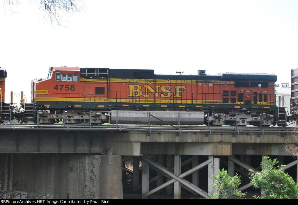 BNSF 4758